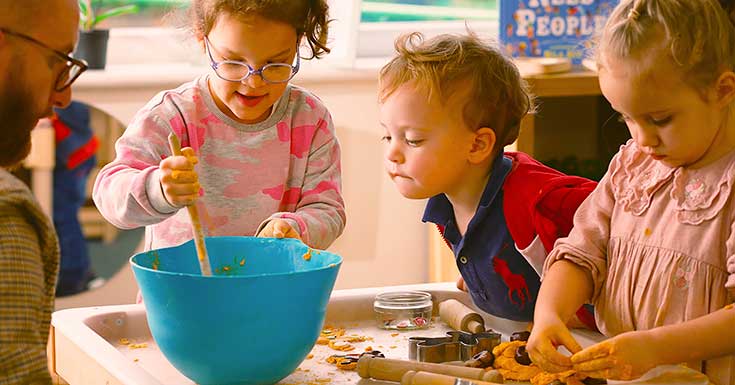 Activity tray table EYFS | EYFS ideas for Tuff tray alternative